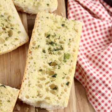 Grilled Garlic Bread {15 minute Recipe} - Out Grilling